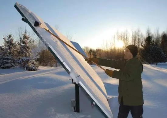 Schneeräumung bei Sonnenkollektoren